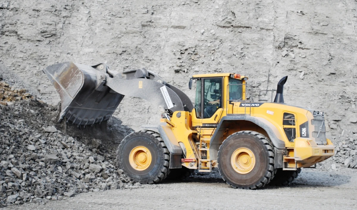Volvo L250G wheel loader in German quarry. | OEM Off-Highway