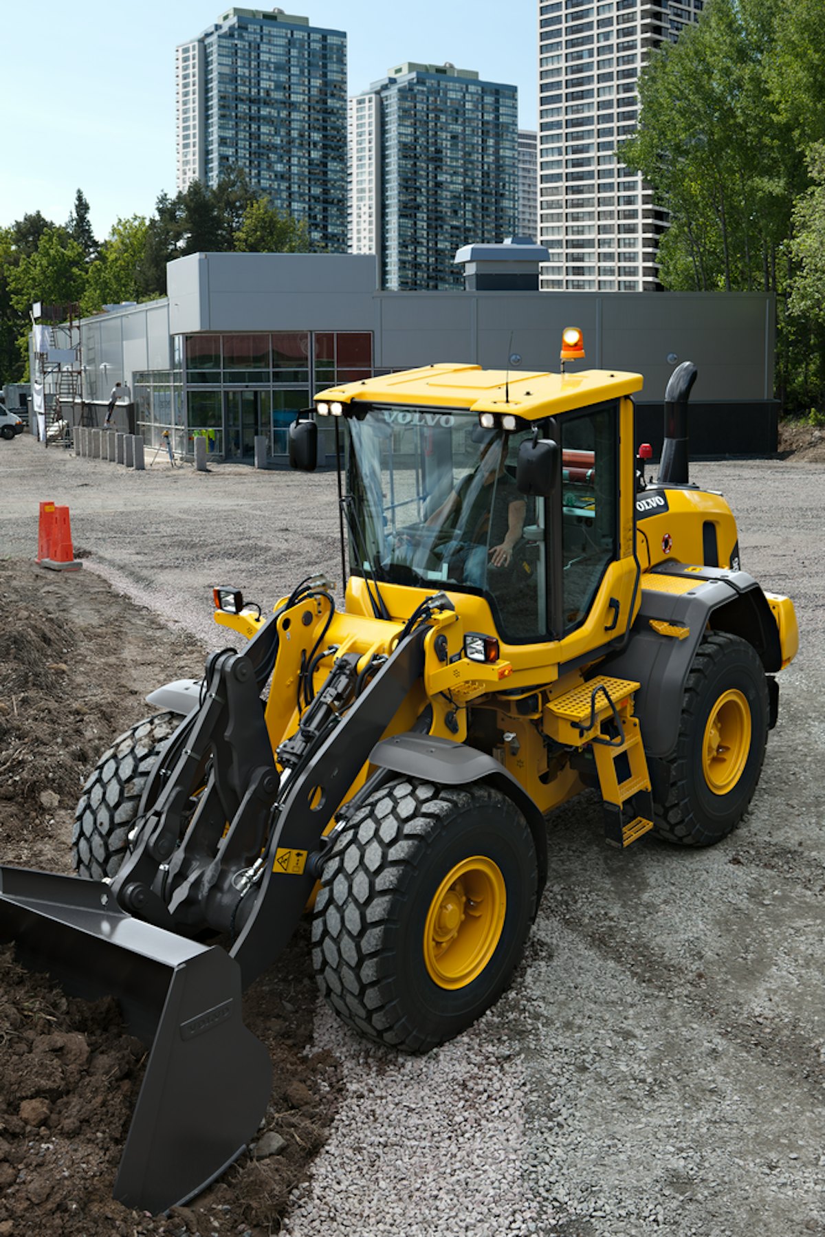 Volvo's New G-Series Wheel Loaders Use TP Linkage for Enhanced Lifting ...