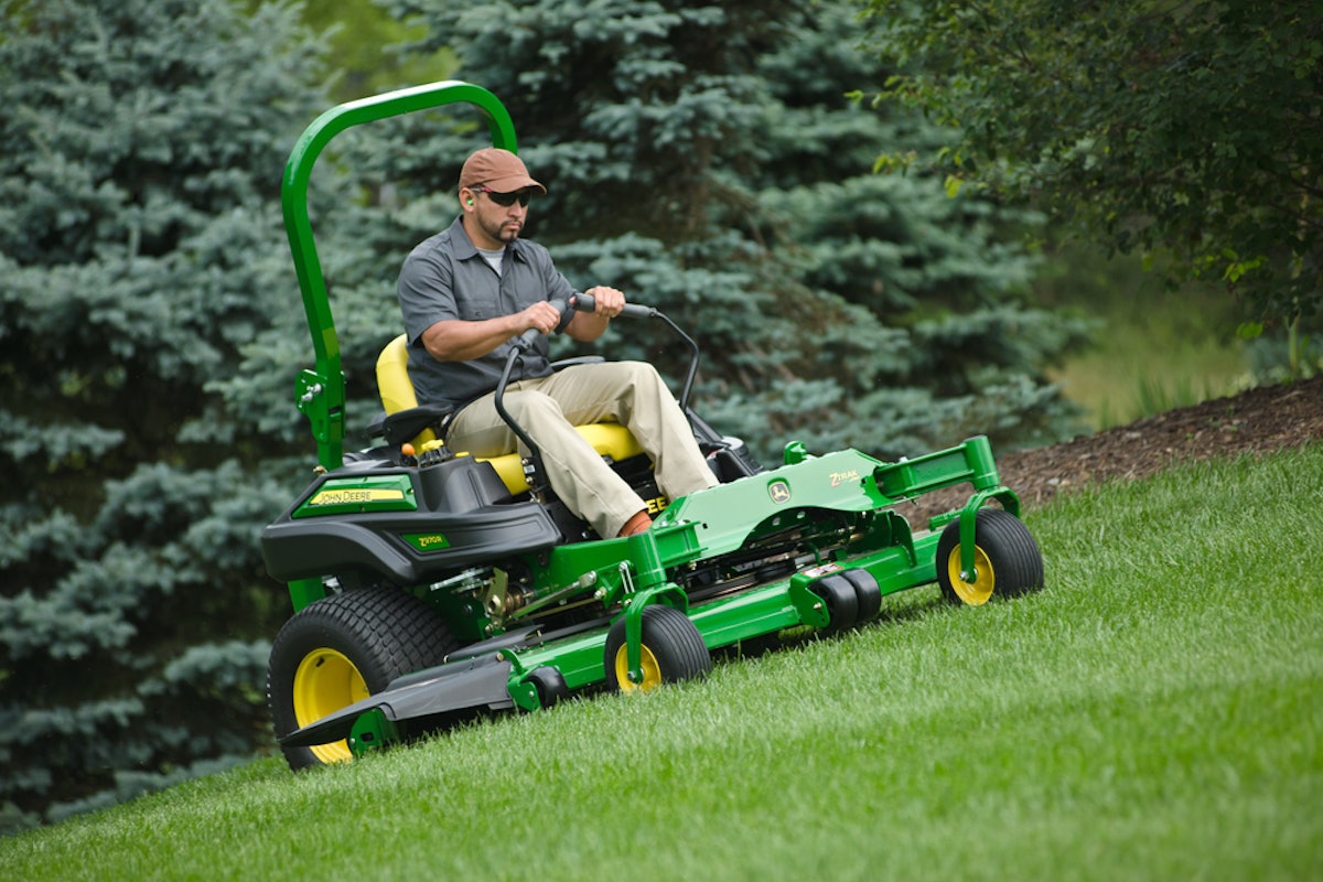 John Deere Releases New Series of ZTrak Zero-Turn Mowers | OEM Off-Highway