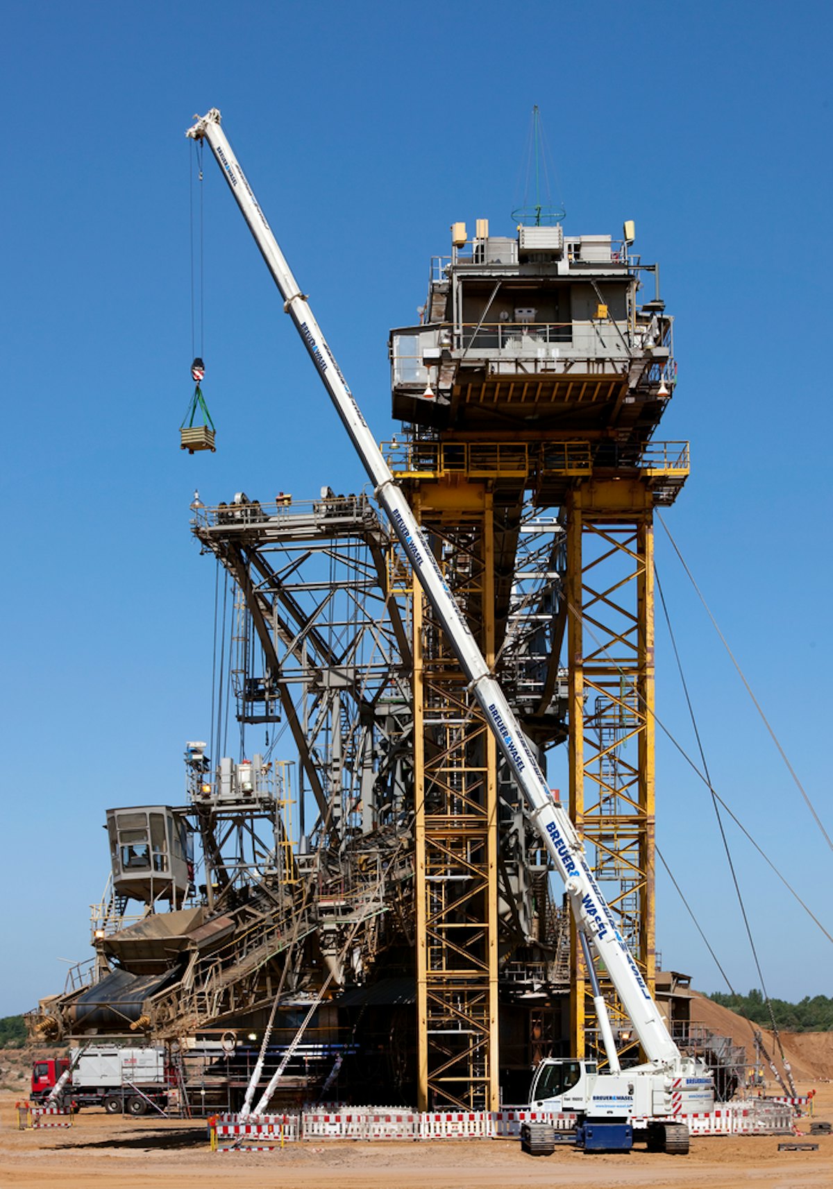 Liebherr's LTR 1060 Offers Advantages of Telescopic and Crawler Cranes ...