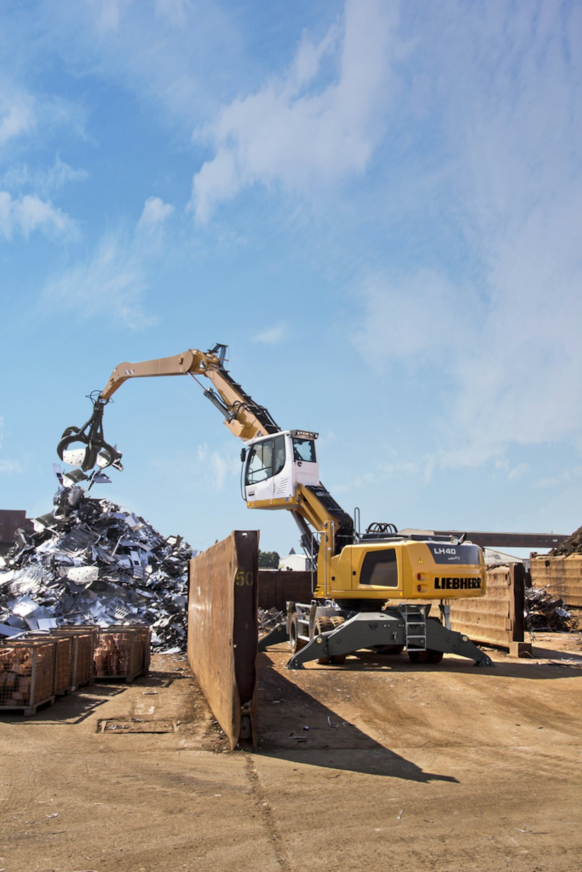 Libherr introduced the LH 40 M and LH 60 C material handlers at CONEXPO ...