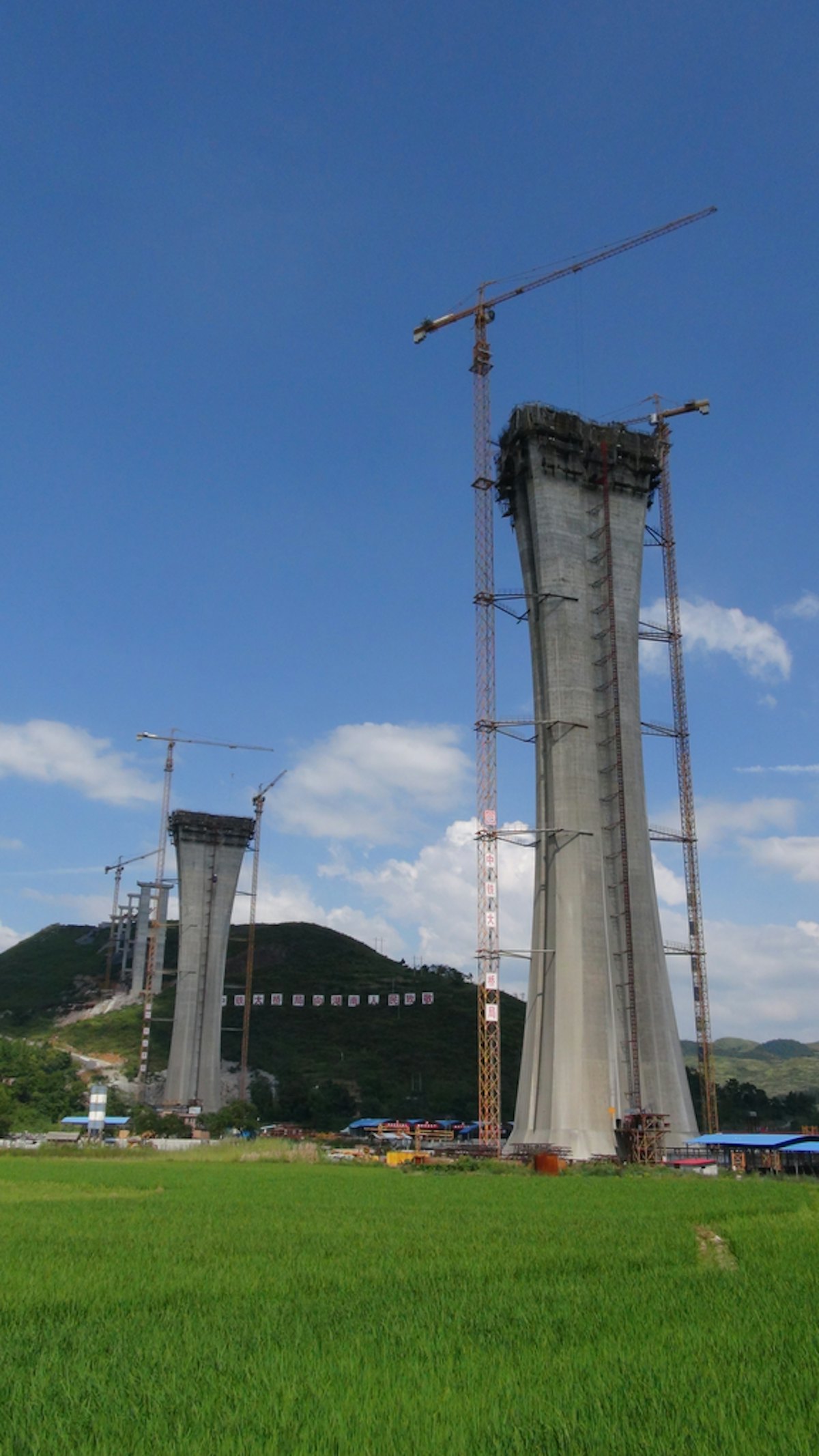 Potain tower cranes complete Chishi Grand Bridge in China | OEM Off-Highway