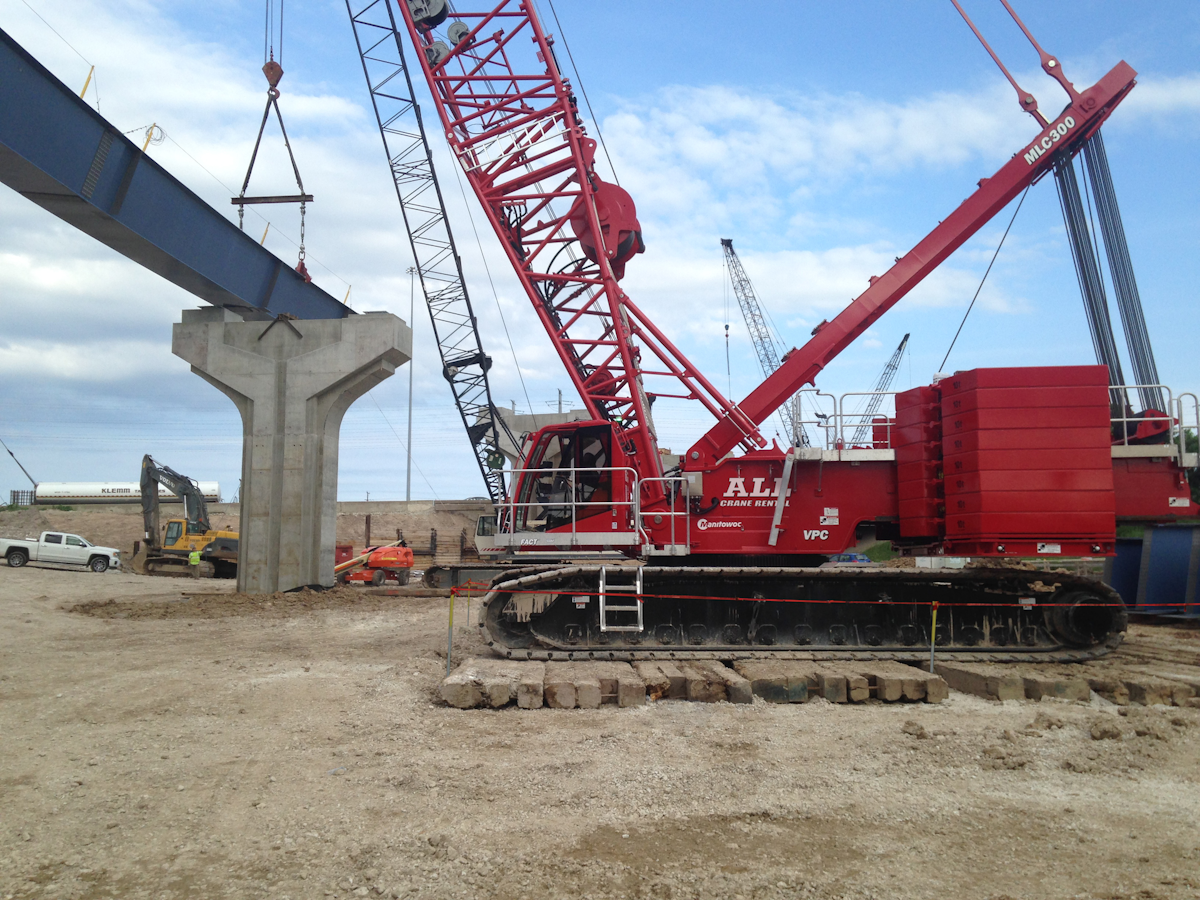 Manitowoc MLC300’s first project cuts costs on highway overhaul | OEM ...