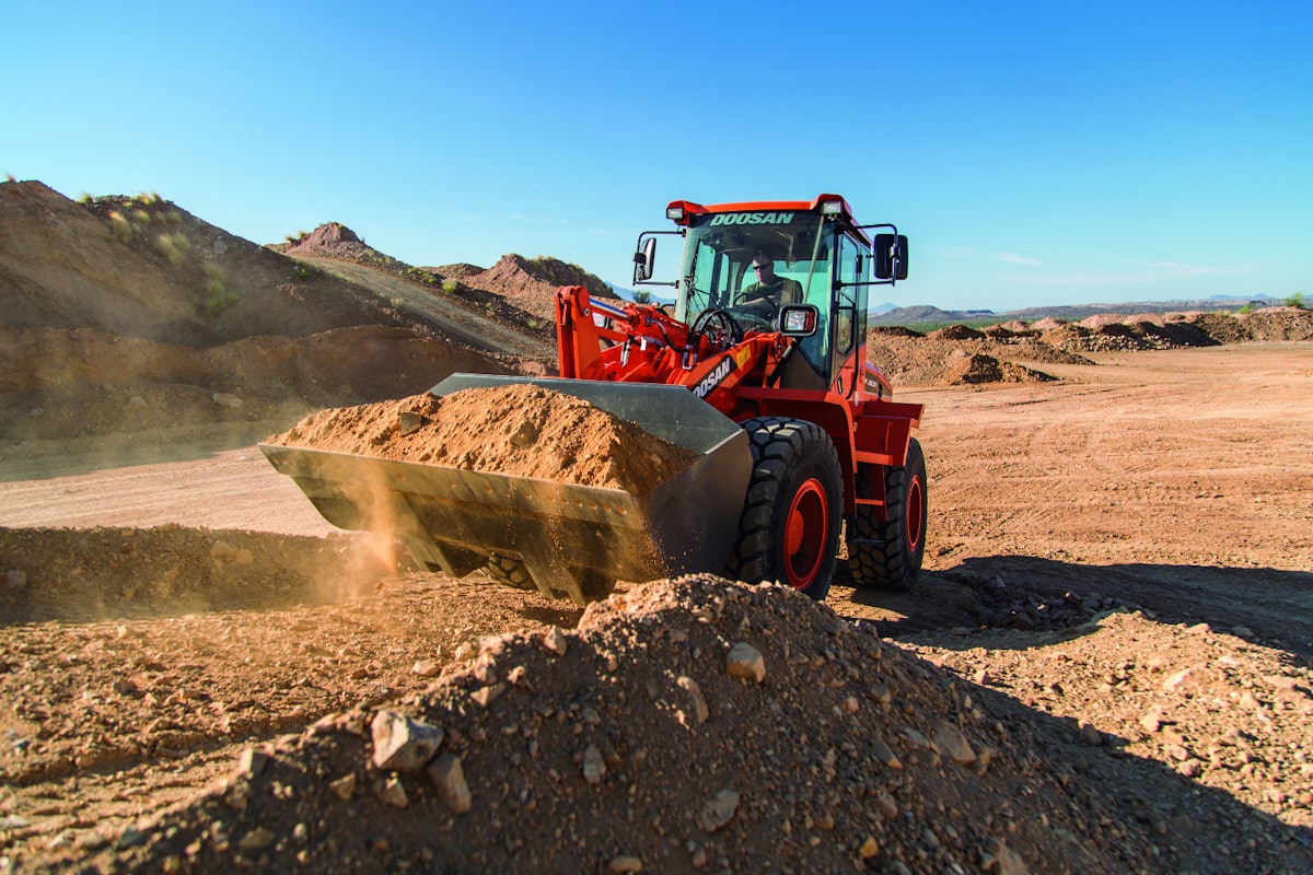 New Doosan DL200-5 and DL200TC-5 wheel loaders with hydrostatic drives ...