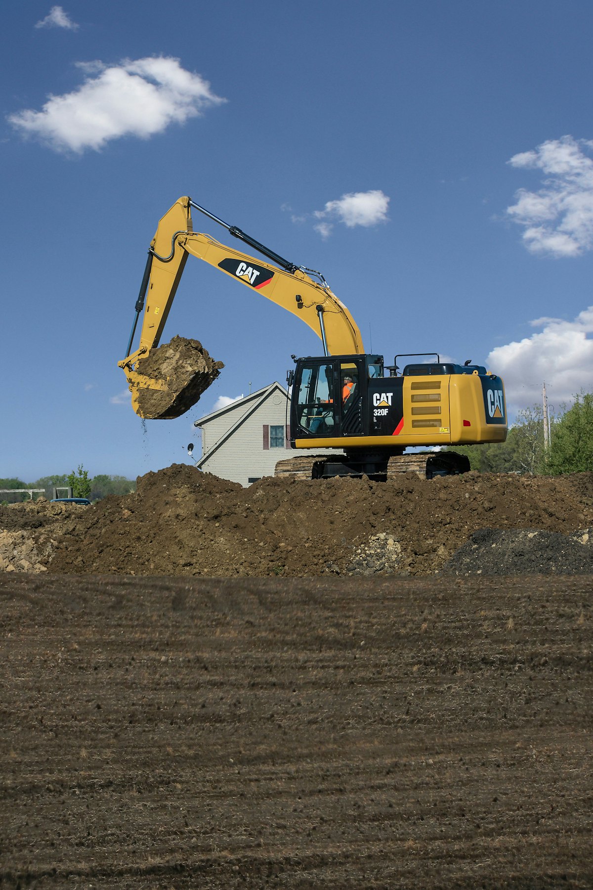 New Cat 320F L Hydraulic Excavator Provides 8.5% Lower Fuel Consumption ...