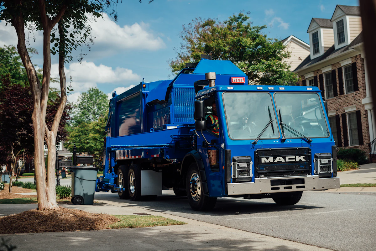 Mack Trucks Highlighting 2017 Powertrain at WasteExpo 2016 | OEM Off ...