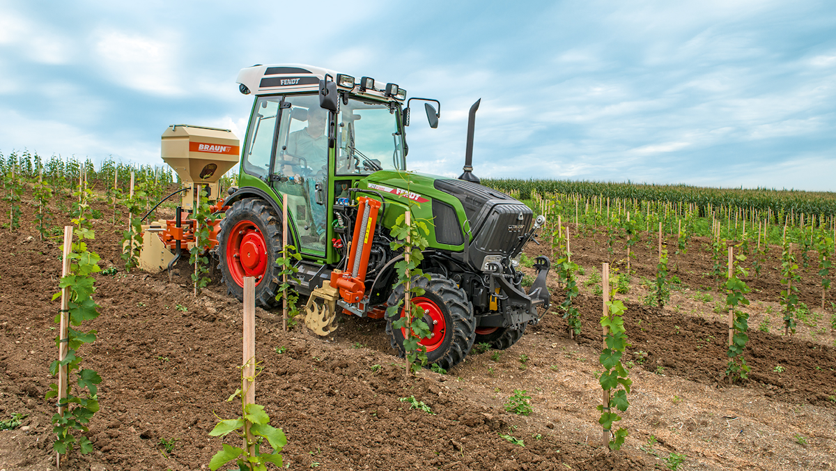 Fendt 200 Vario Equipped with Guidance Systems | OEM Off-Highway