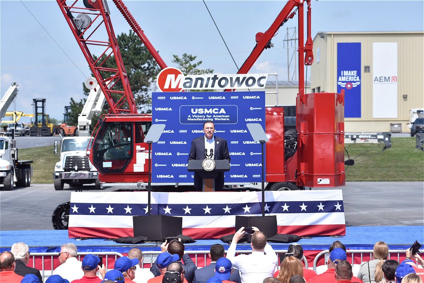 Vice President Tours The Manitowoc Company | OEM Off-Highway