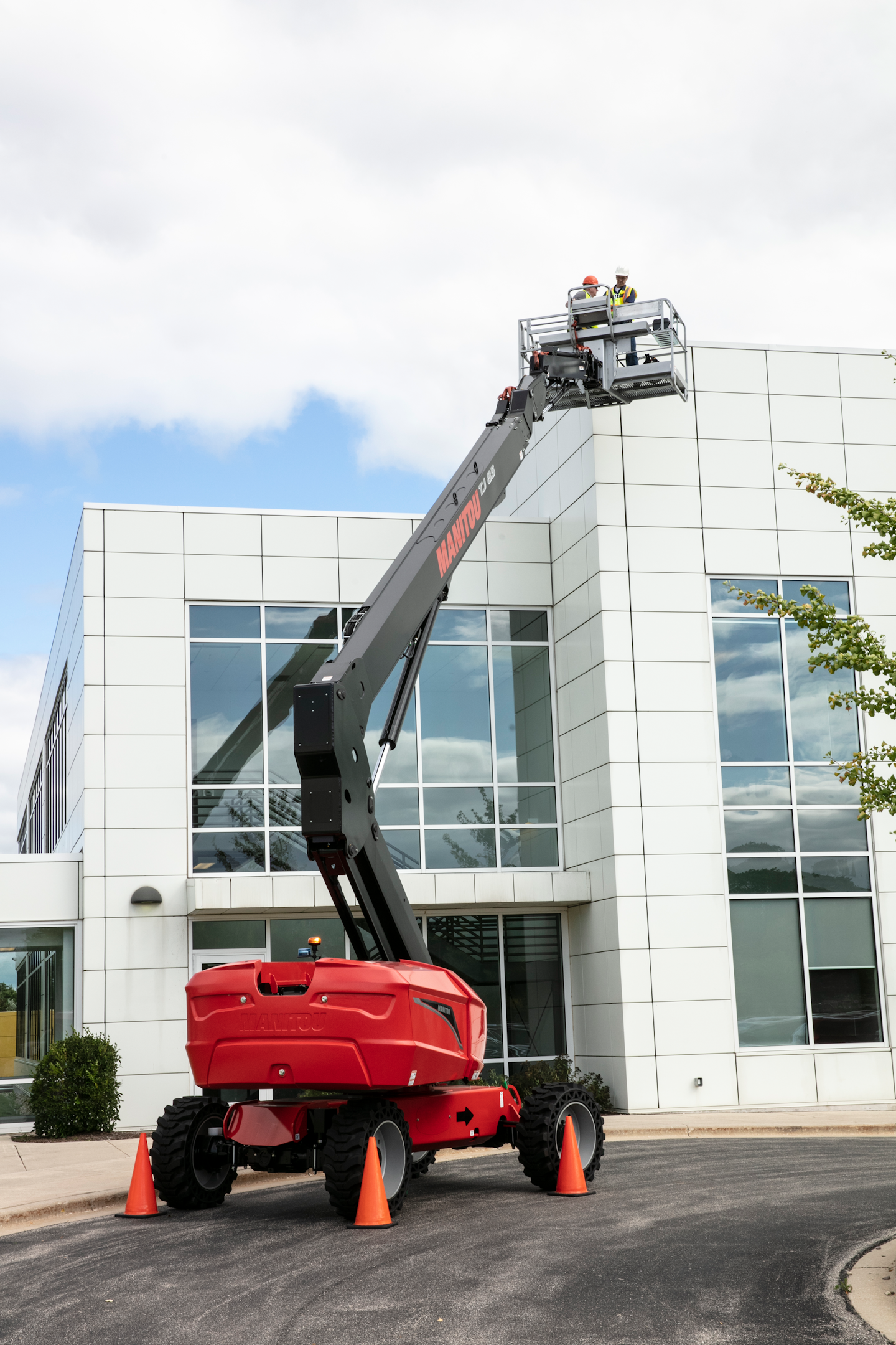 Manitou MEWP in North America | OEM Off-Highway