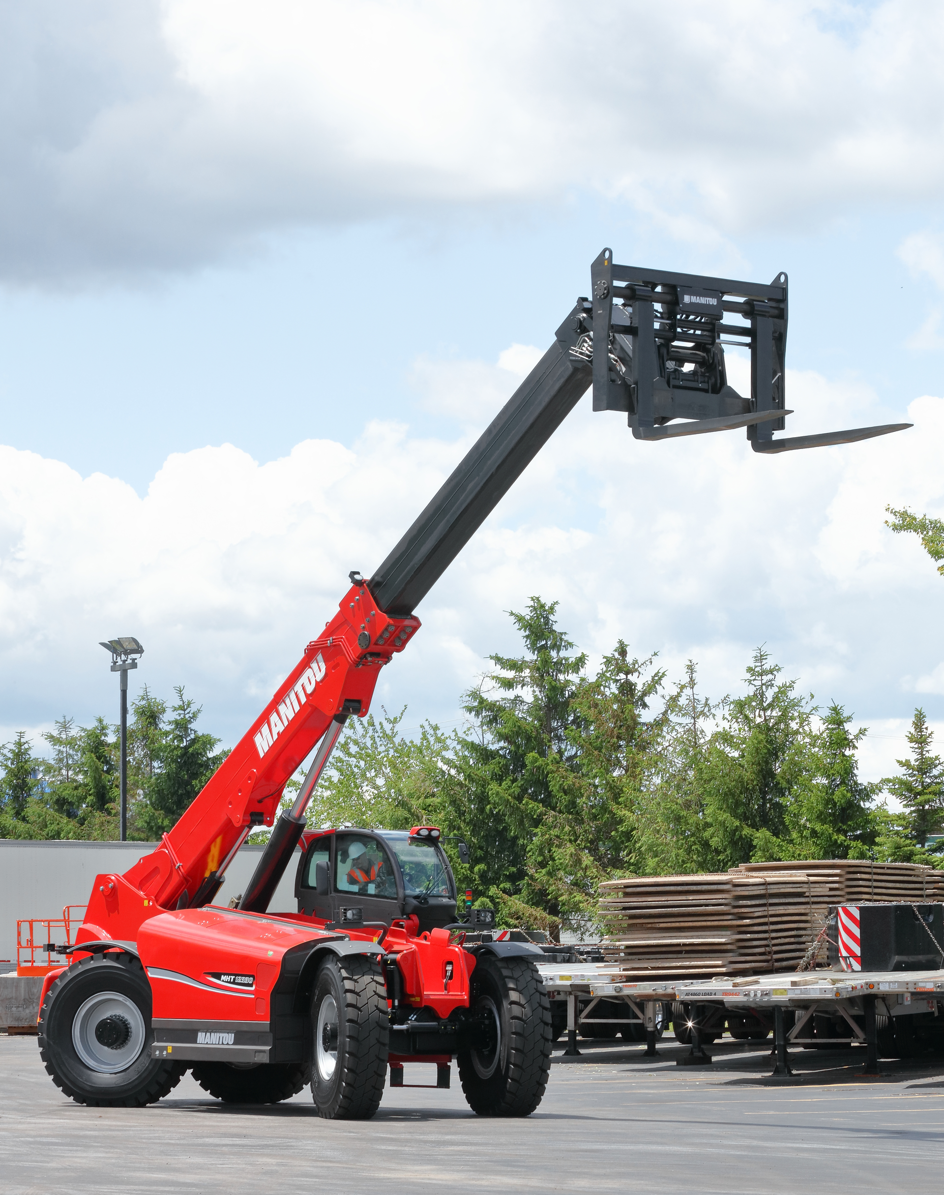 Manitou Introduces New 80,000-lb. Capacity Telehandler | OEM Off-Highway