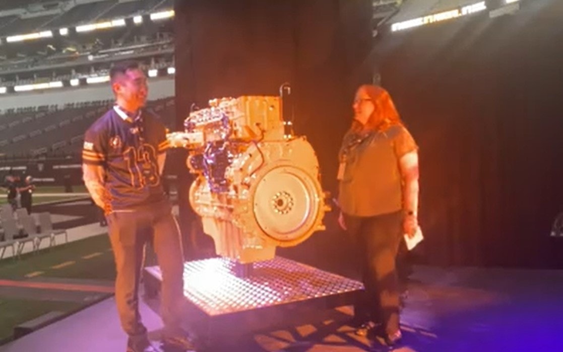 Caterpillar Unveils The C13d Engine At Conexpo Oem Off Highway